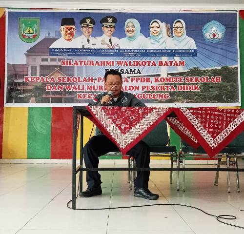 Ketua PJS Kota Batam Paparkan Etika Komunikasi di MPLS SMP Negeri 9 ...