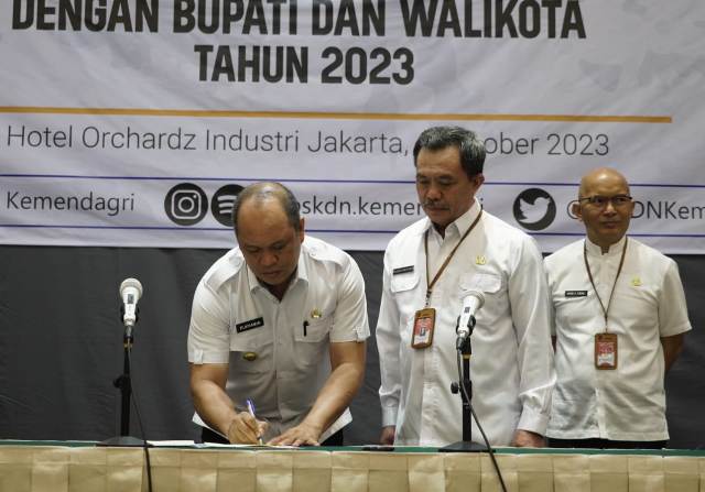 Bupati Konut Tandatangani Komitmen Penerapan Puja Indah Dorong Percepatan Digitalisasi di Daerah ...